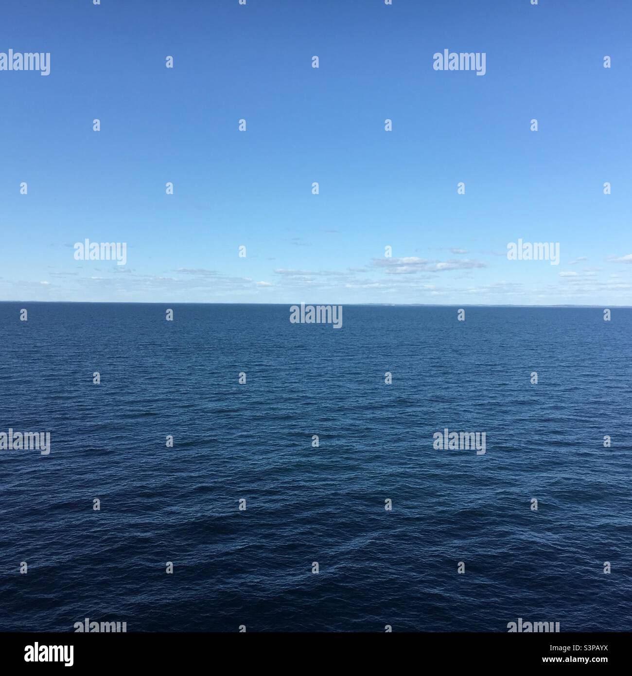 Wolken über meer hi-res stock photography and images - Alamy