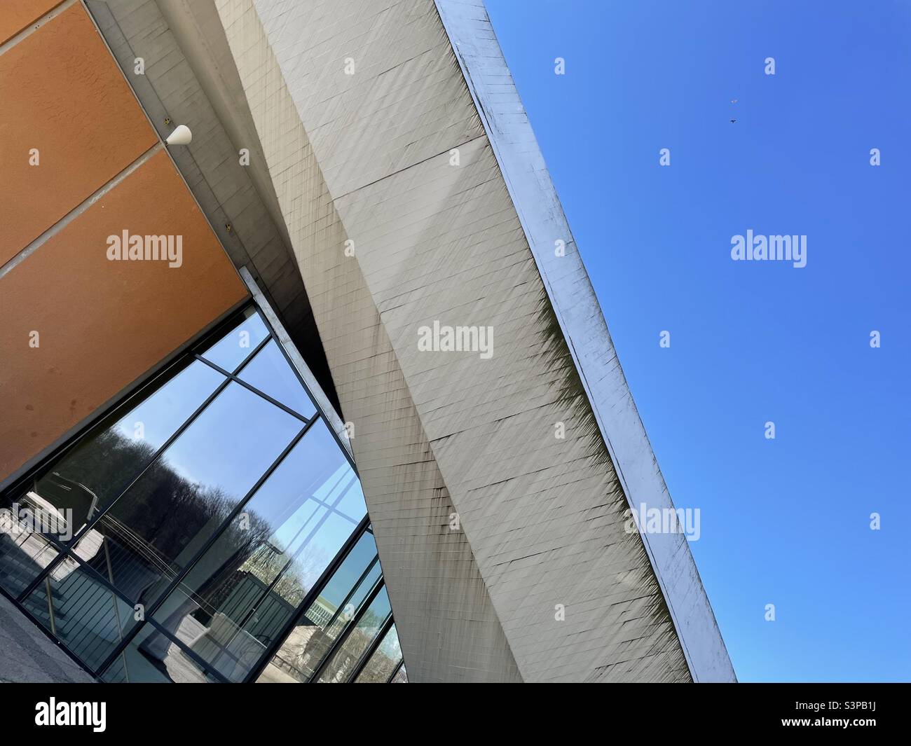 Curved roof and window of the Haus der Kulturen der Welt (House of ...