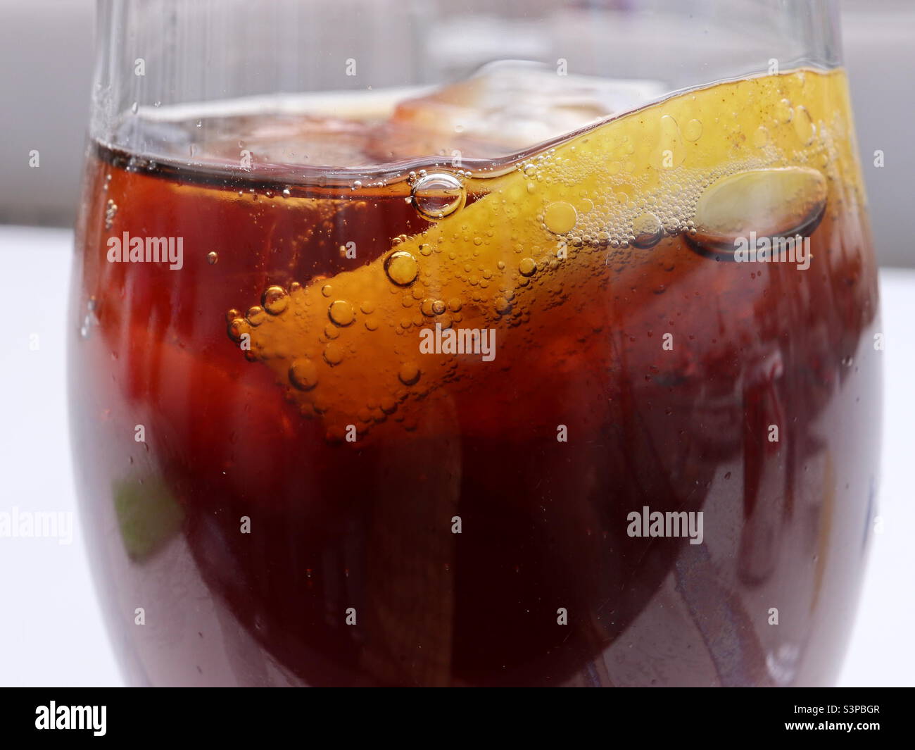 Lemon Cola and bubbles Stock Photo - Alamy