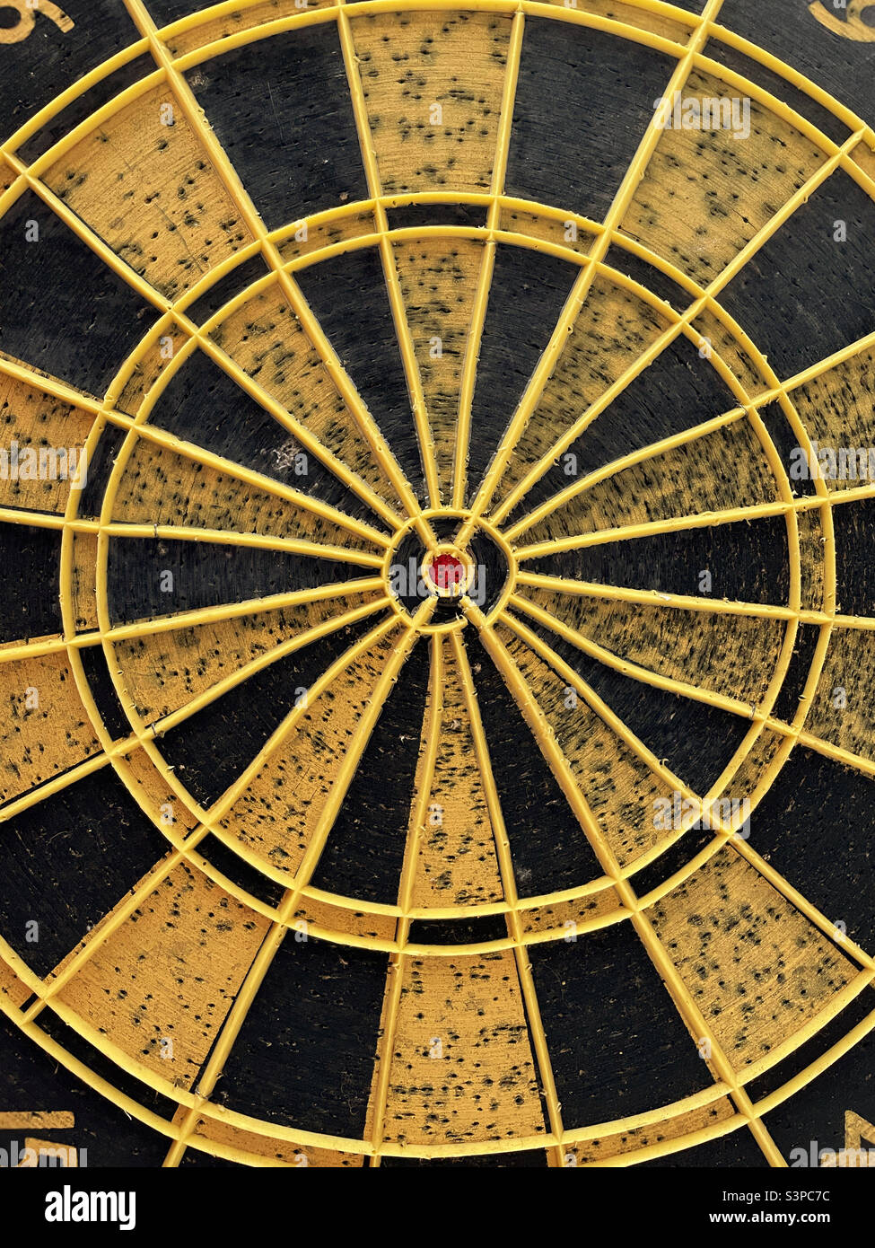 Centre of old dart board Stock Photo - Alamy