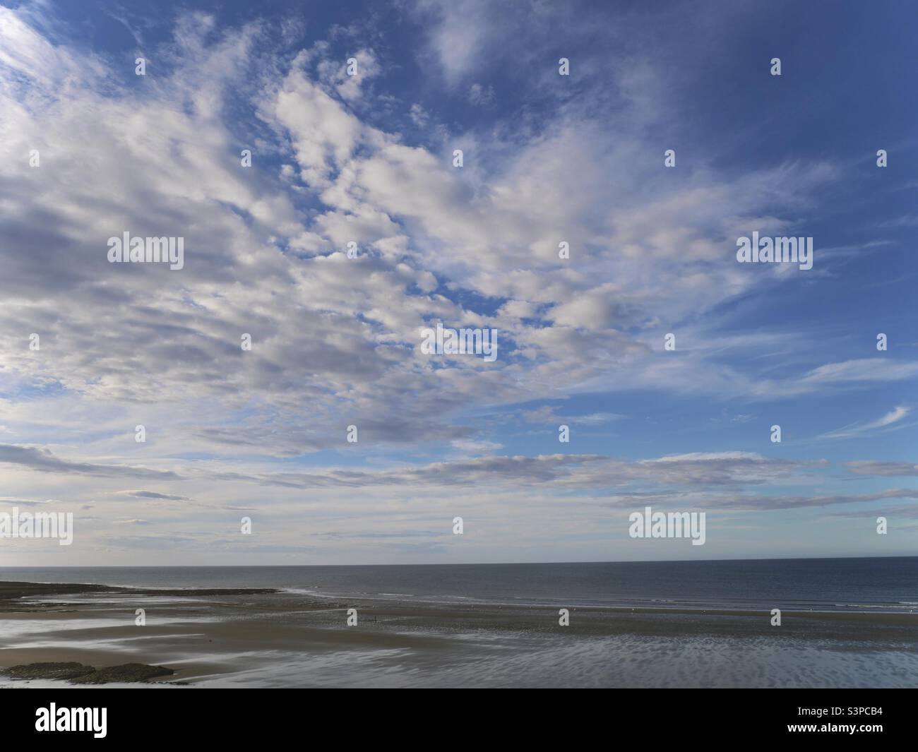 Cloudy sky beach hi-res stock photography and images - Alamy