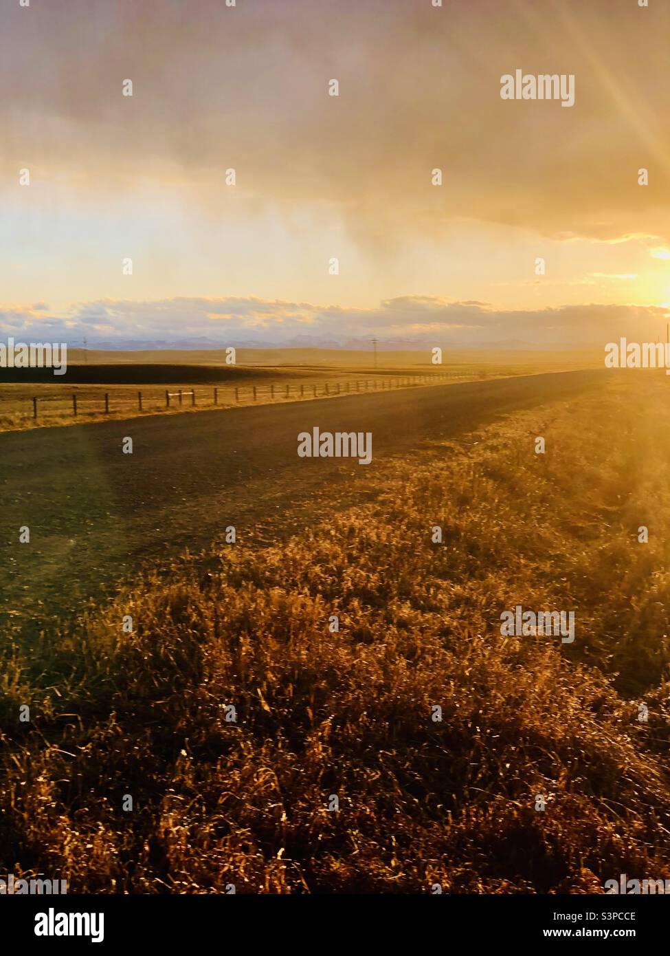 The old country road hi-res stock photography and images - Alamy