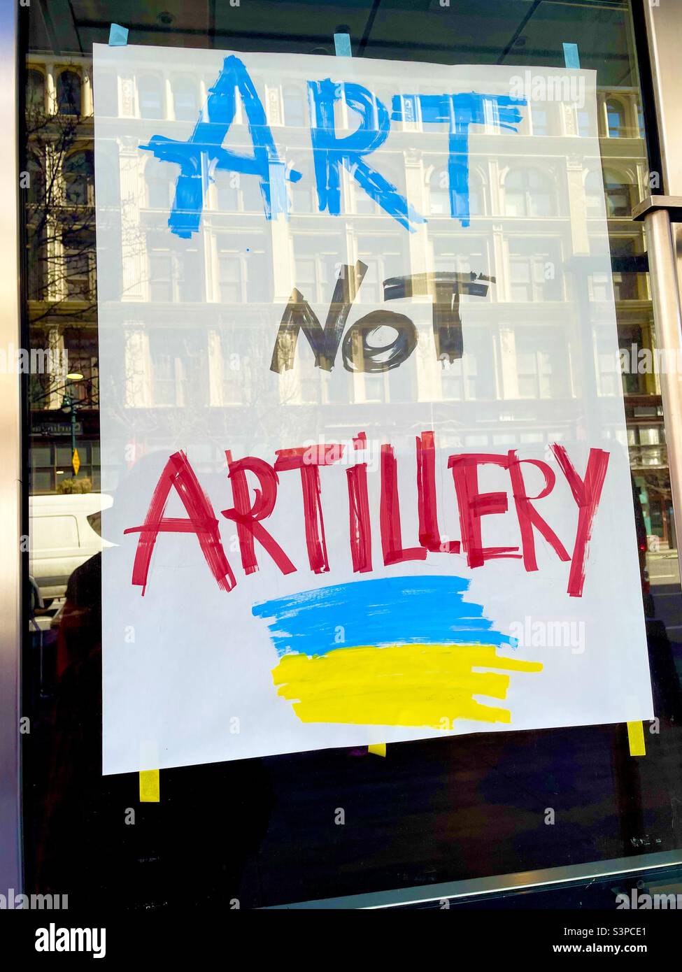 Sign in store window about war in Ukraine Stock Photo - Alamy
