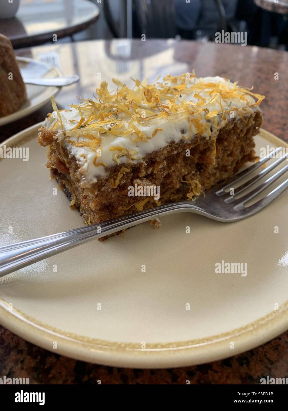 Cake and fork hi-res stock photography and images - Alamy