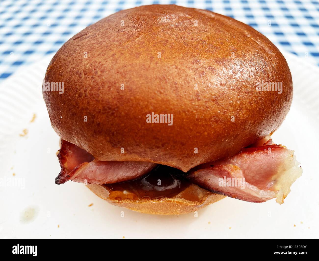 Bacon with brown sauce in Brioche bun Stock Photo - Alamy