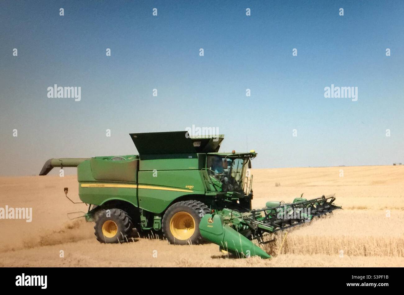 Agriculture, Alberta , Canada, farming, grain, harvesting, machinery ...