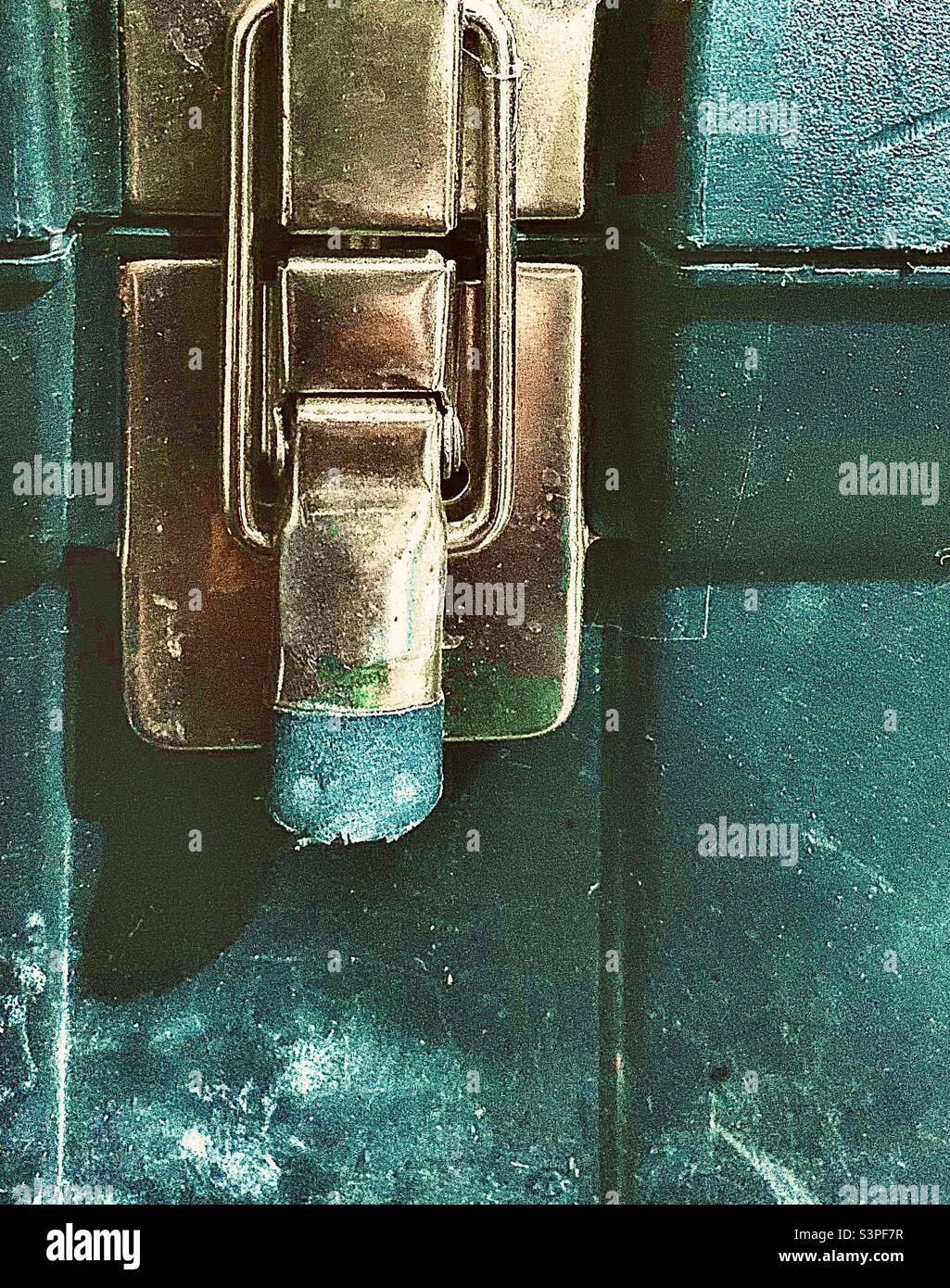 Closed toolbox hi-res stock photography and images - Alamy