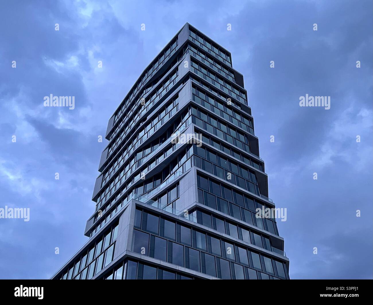 Modern business building against cloudy sky hi-res stock photography ...