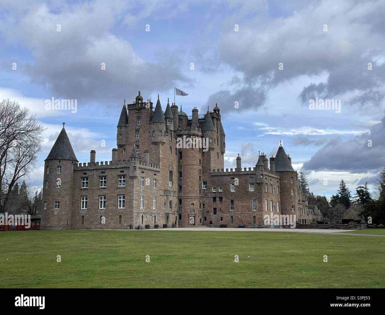 Beautiful glamis castle hi-res stock photography and images - Alamy