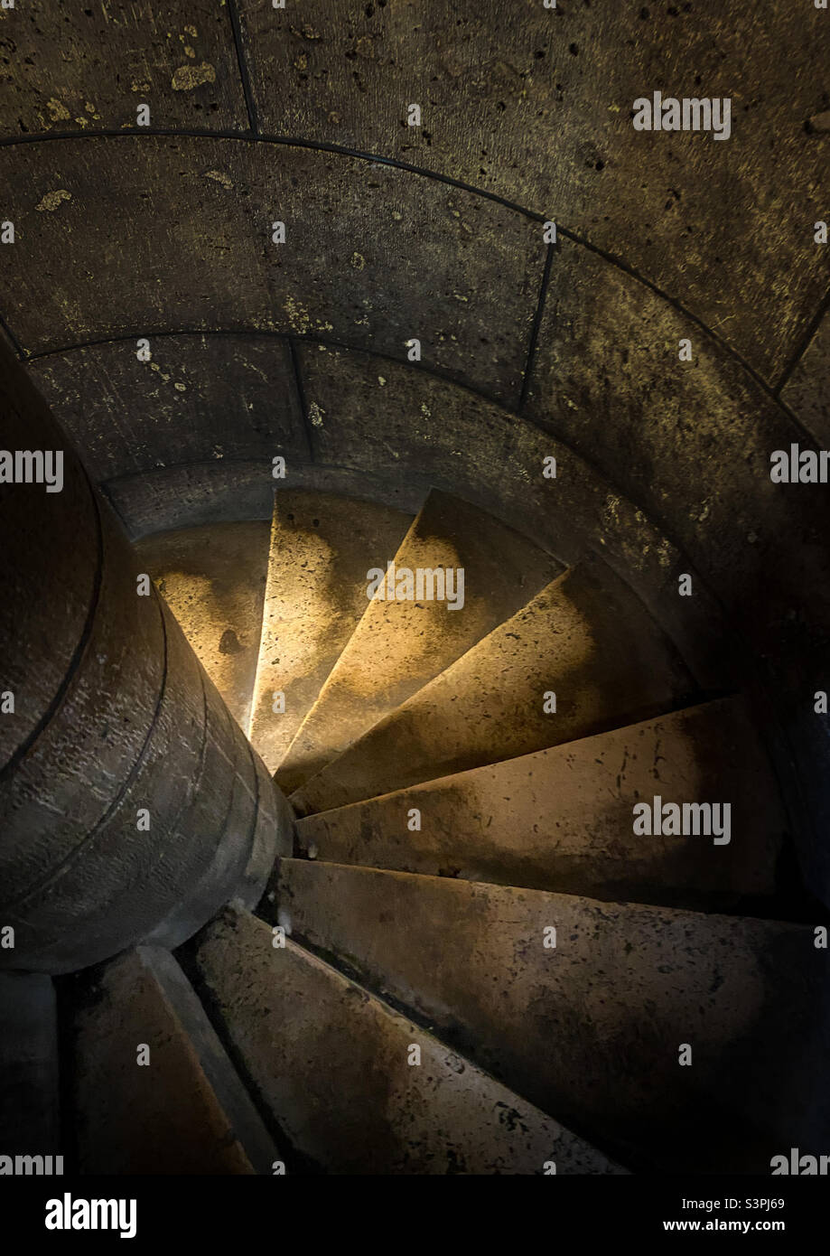 Descending steps stairs staircase hi-res stock photography and images ...