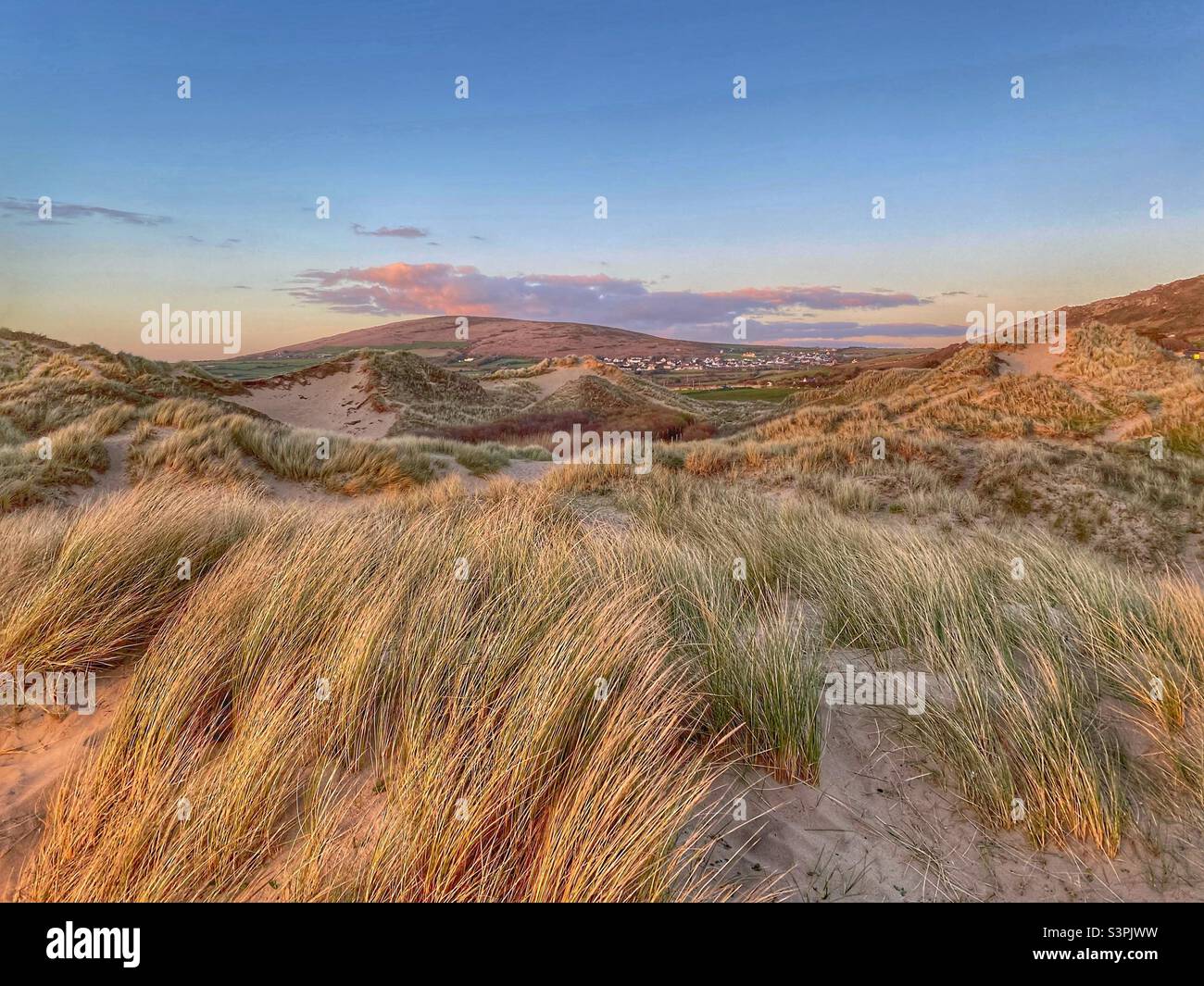 Sand dunes wales hi-res stock photography and images - Alamy