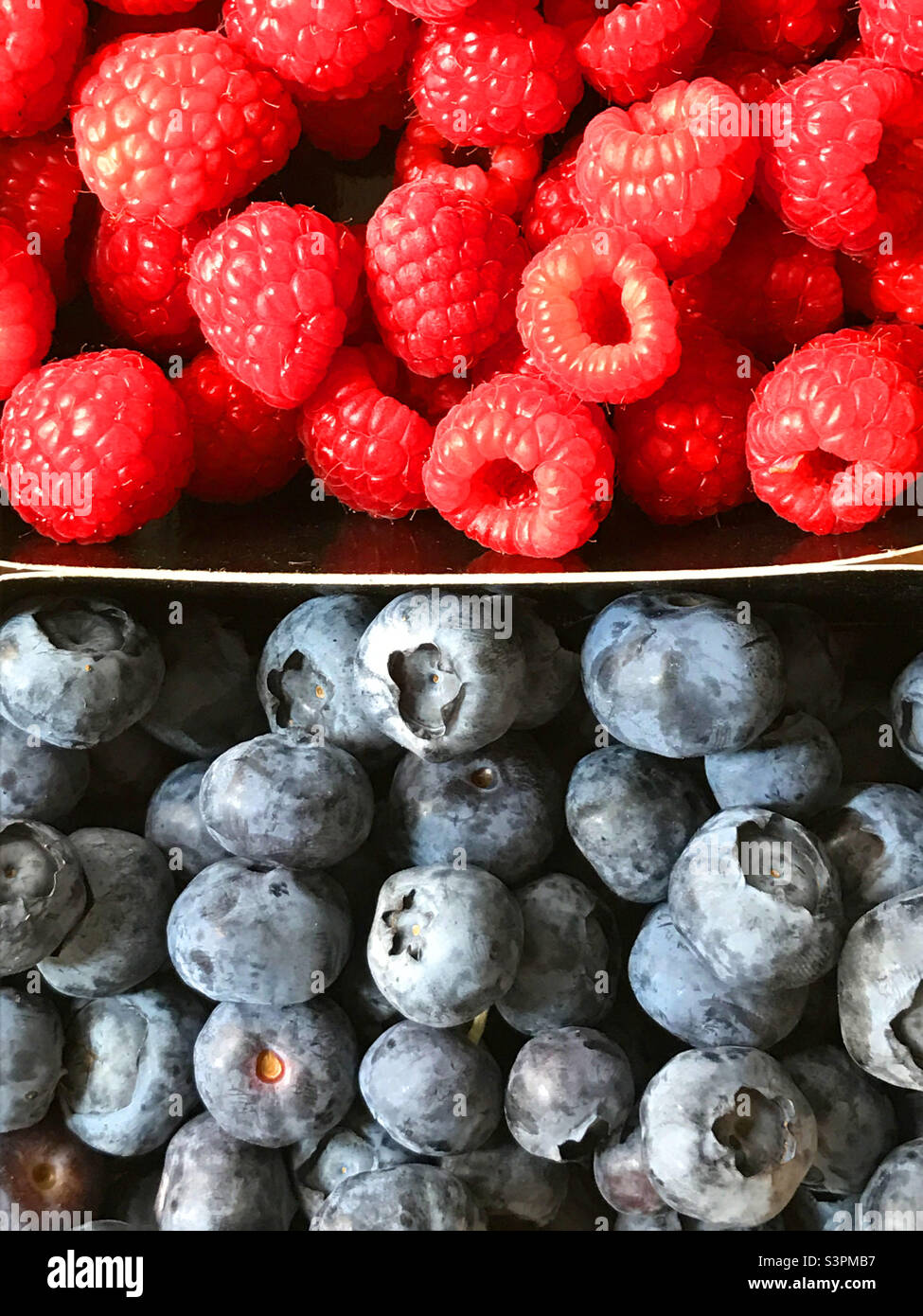 Raspberries and blueberries Stock Photo - Alamy