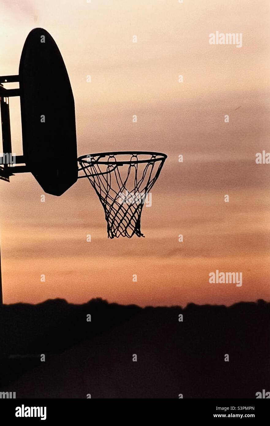 Vertical sunset hi-res stock photography and images - Alamy