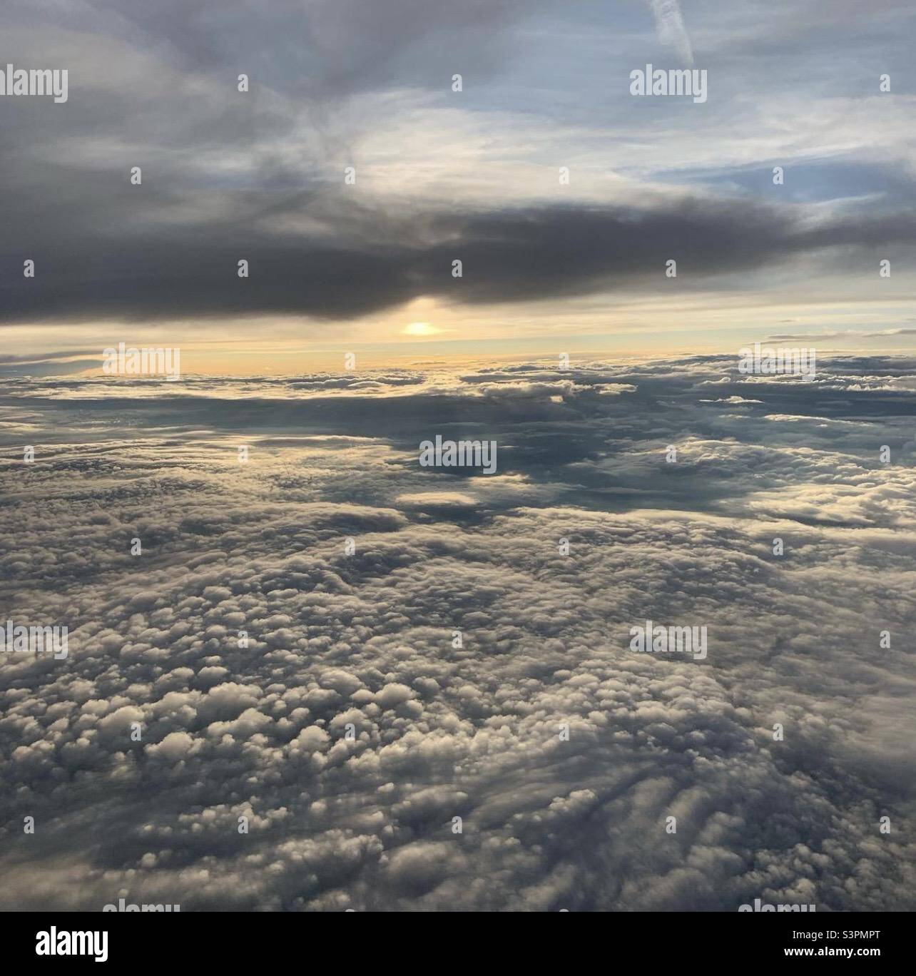 High altitude plane hi-res stock photography and images - Alamy