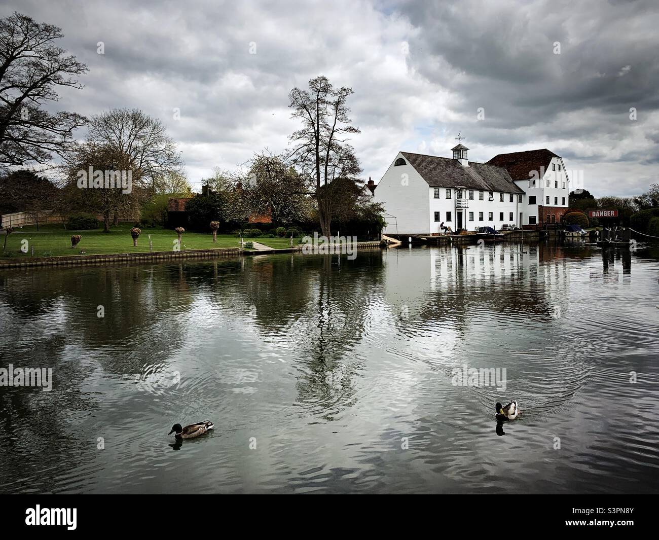 Mill converted into flats hi-res stock photography and images - Alamy
