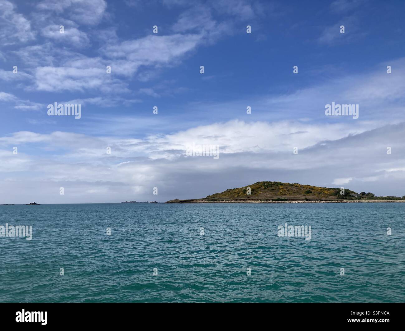 Deserted island in sea hi-res stock photography and images - Alamy