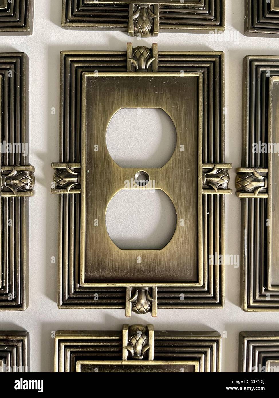 Antique pewter plate hi-res stock photography and images - Alamy