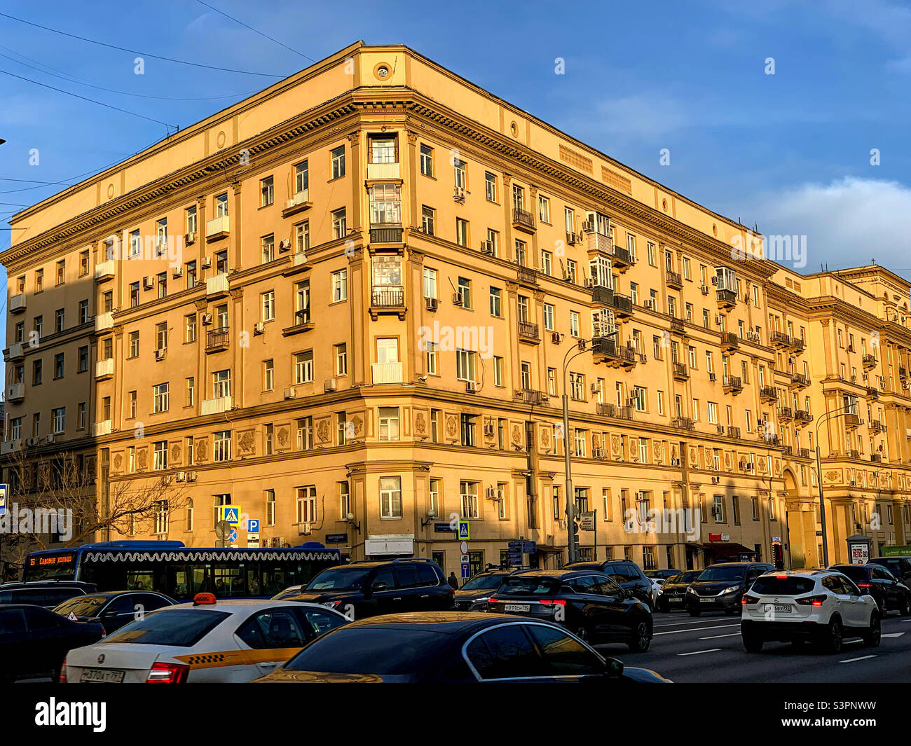 Bright yellow house hi-res stock photography and images - Alamy