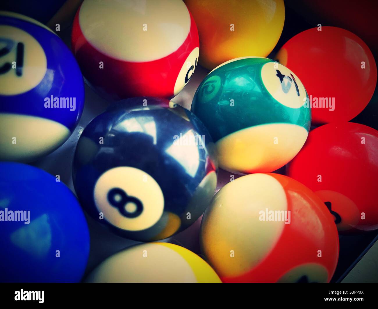 Pool balls spots and stripes hi-res stock photography and images - Alamy