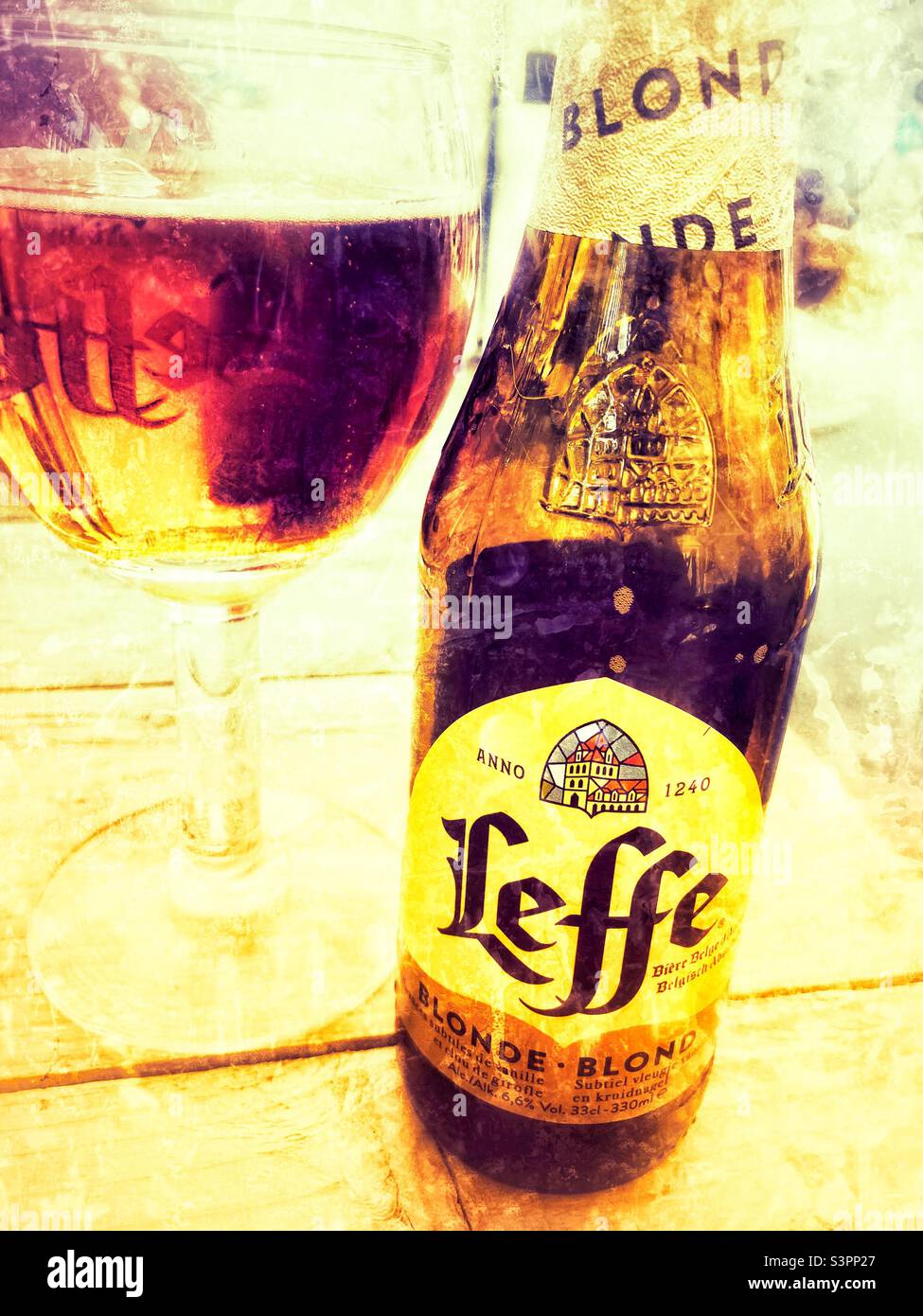 Leffe logo hi-res stock photography and images - Alamy