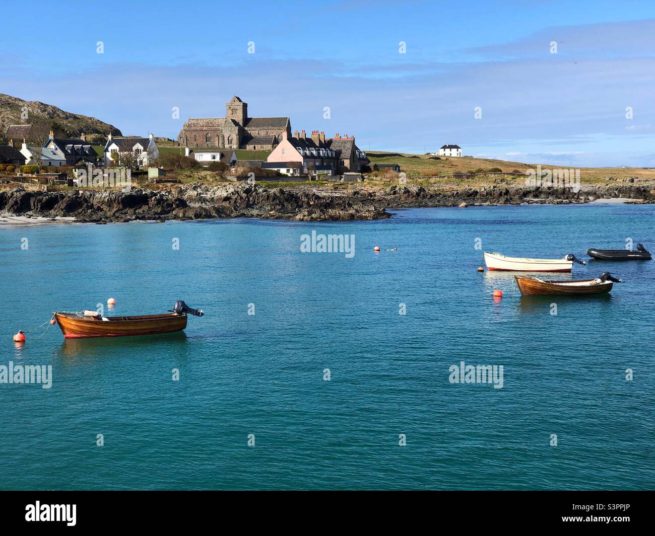 View of Iona Abbey, Isle of Iona, Scotland Stock Photo - Alamy