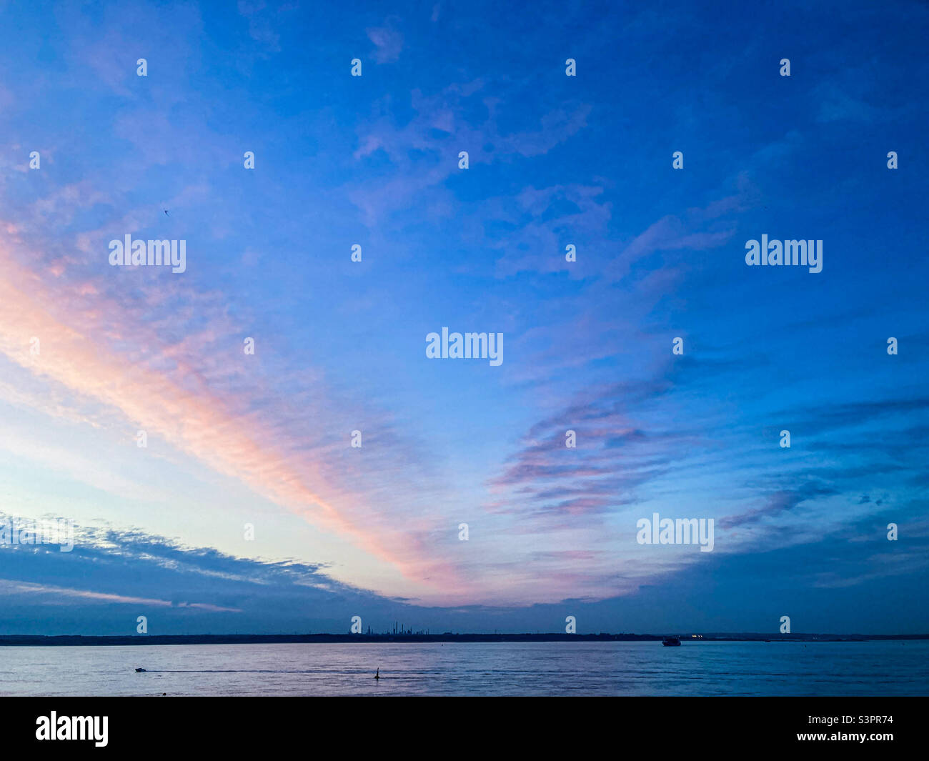 Solent sunset hi-res stock photography and images - Alamy