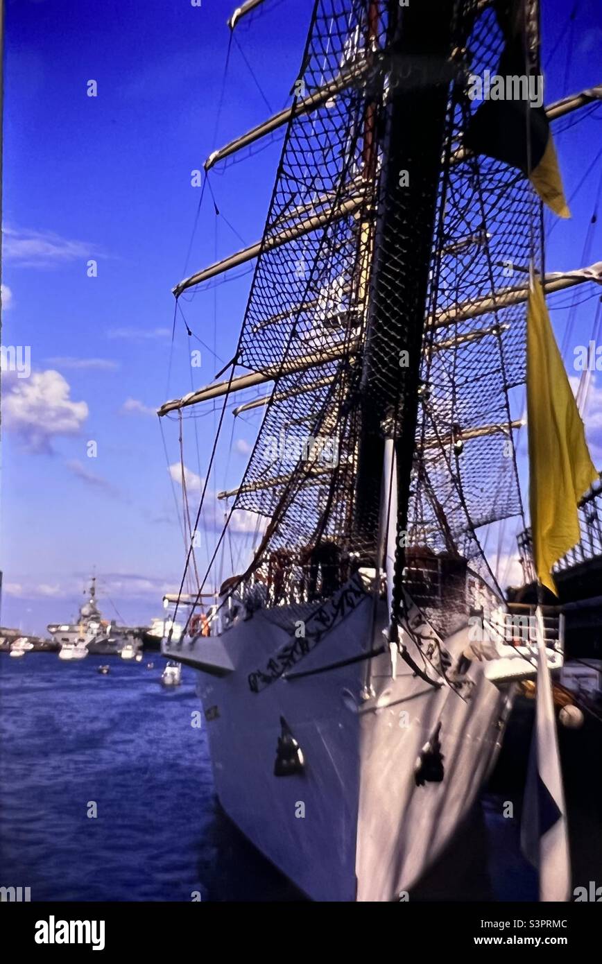 Tall ship mast hi-res stock photography and images - Alamy