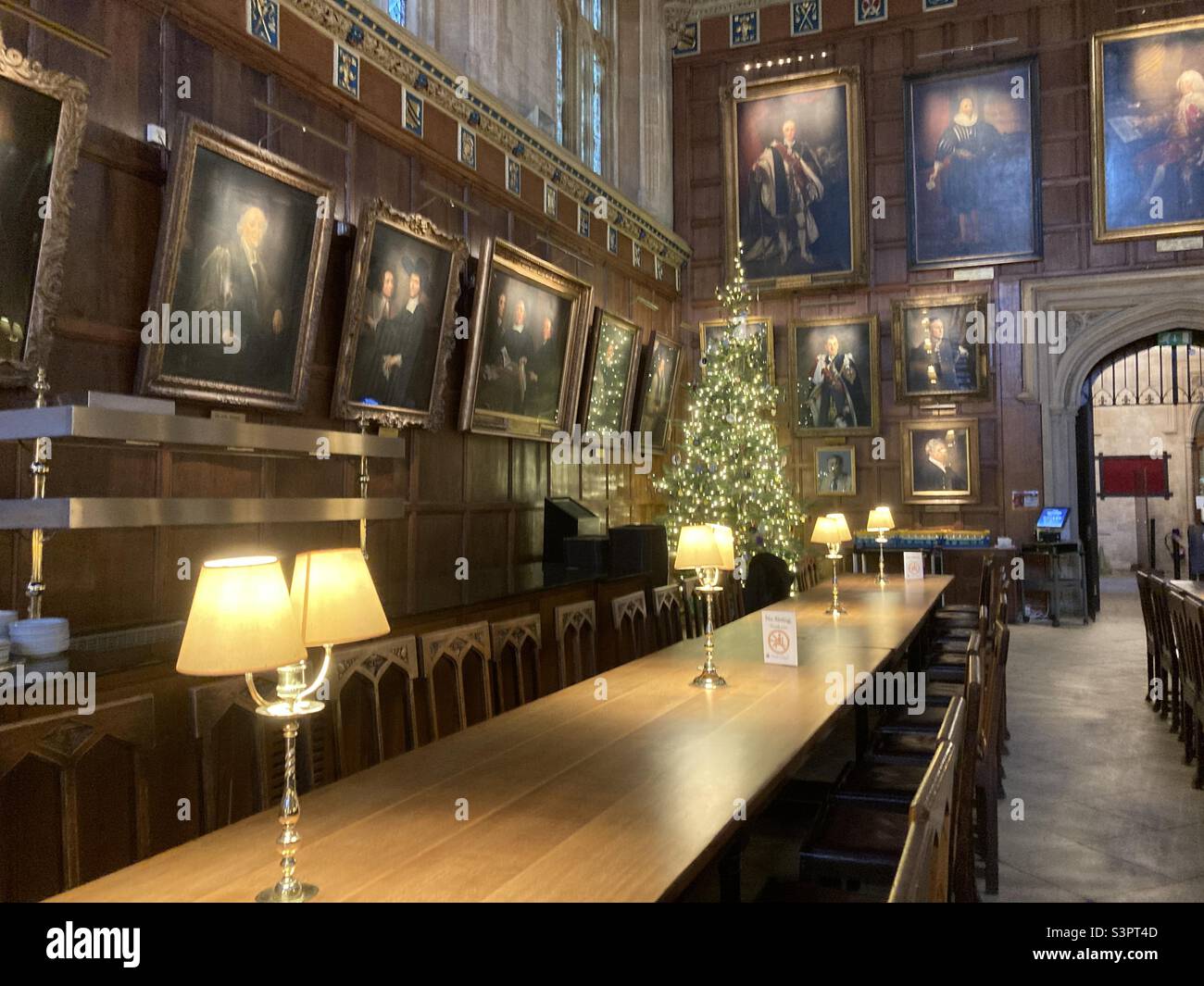 Great hall harry potter hi-res stock photography and images - Alamy