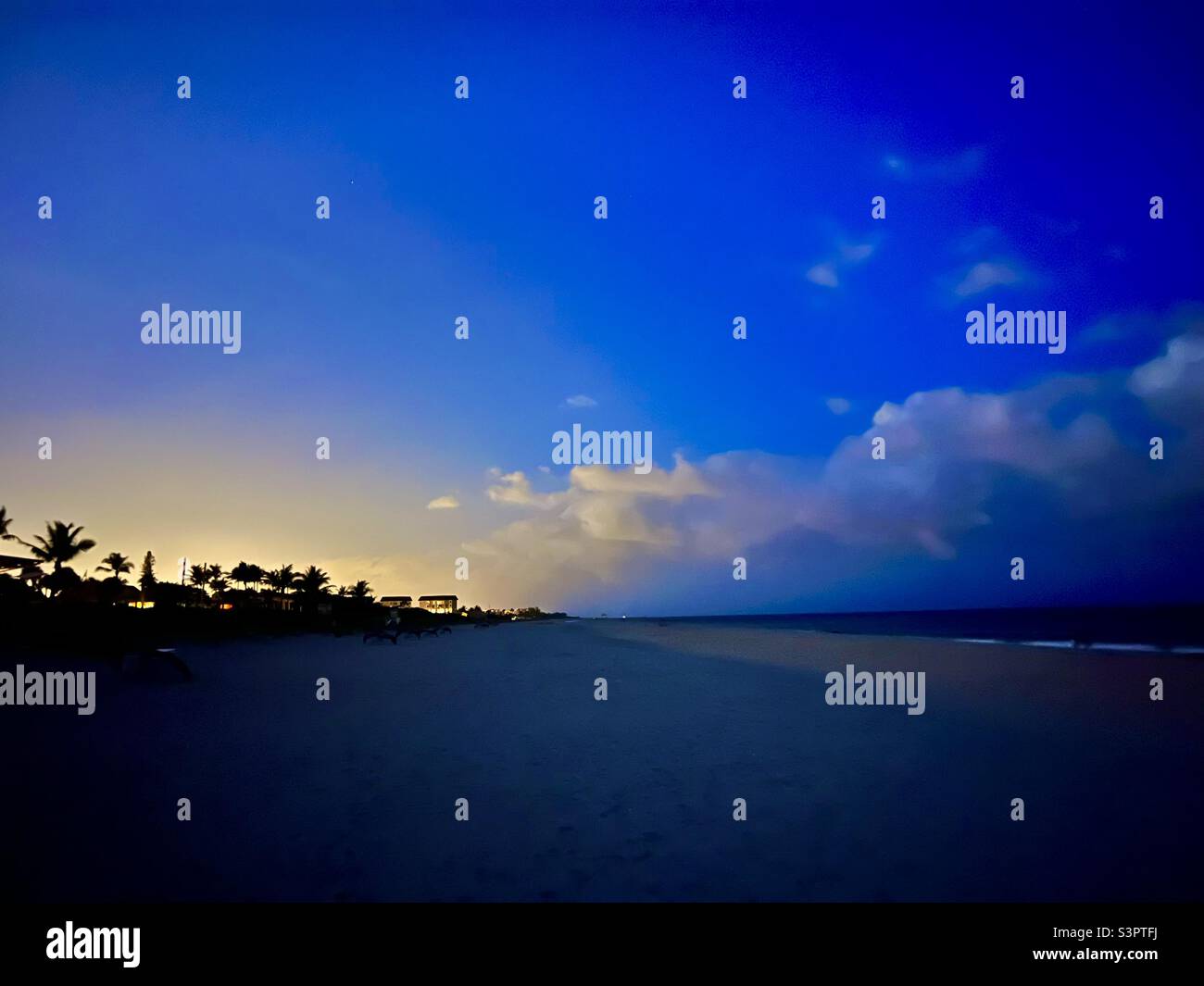 Night beach walk hi-res stock photography and images - Alamy