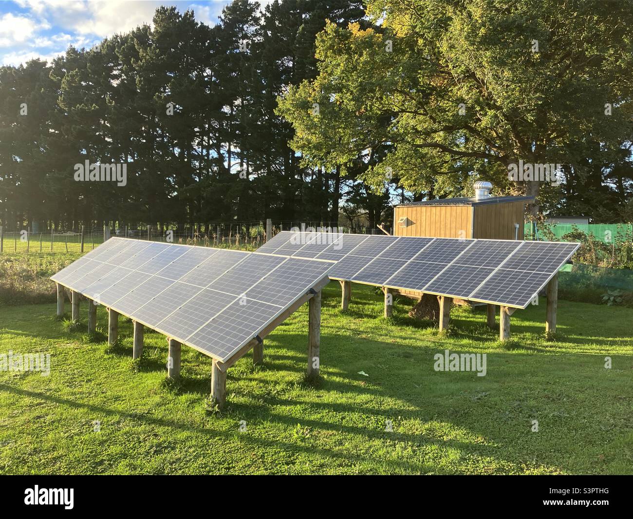Off grid solar hi-res stock photography and images - Alamy