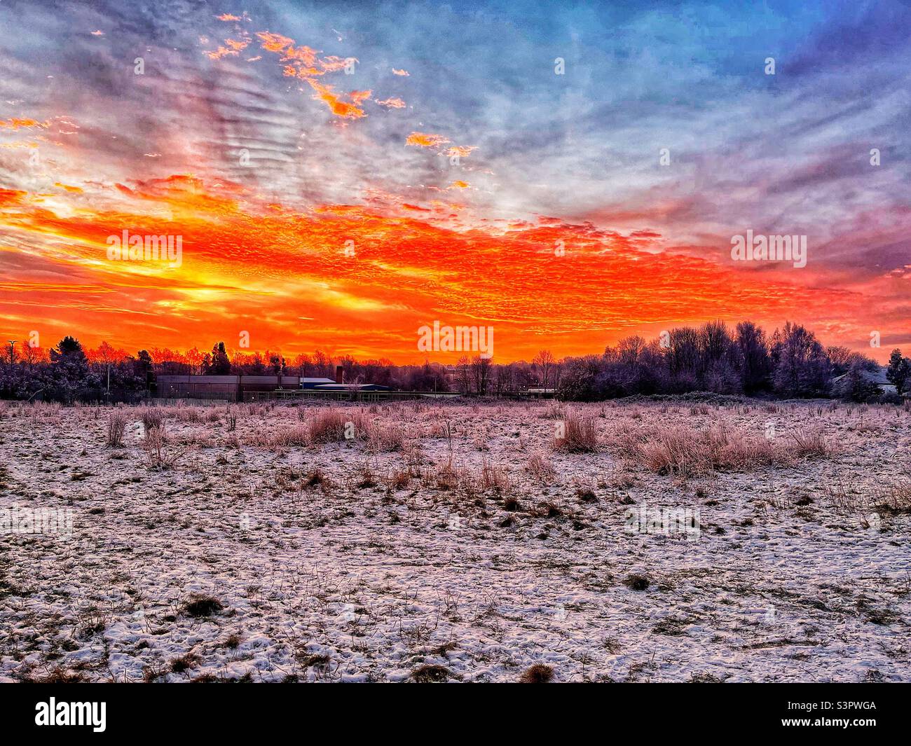 Red sky in the morning hi-res stock photography and images - Alamy