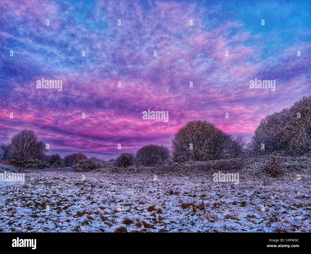 Sky pink clouds hi-res stock photography and images - Alamy