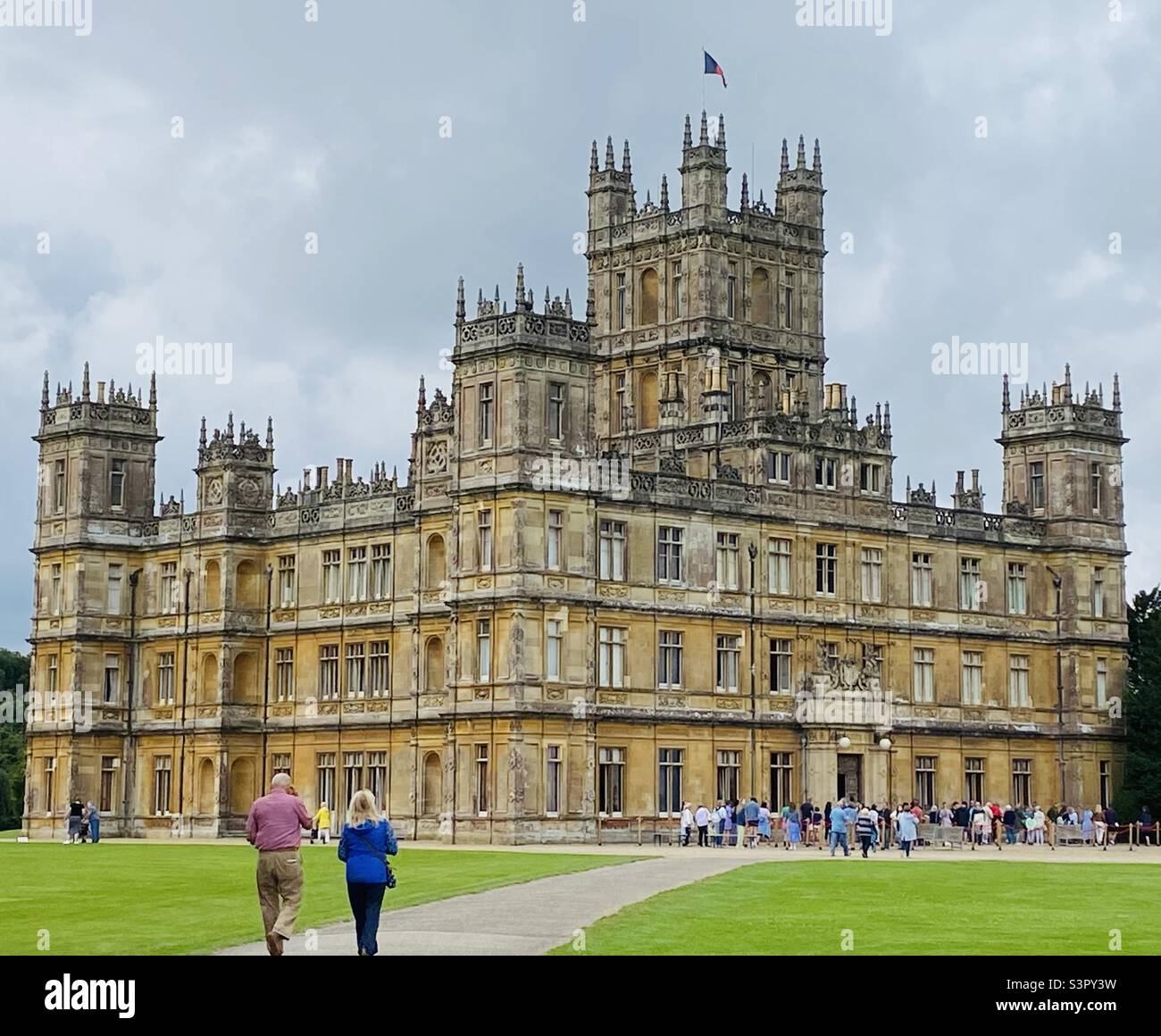 Highclere castle england hi-res stock photography and images - Alamy