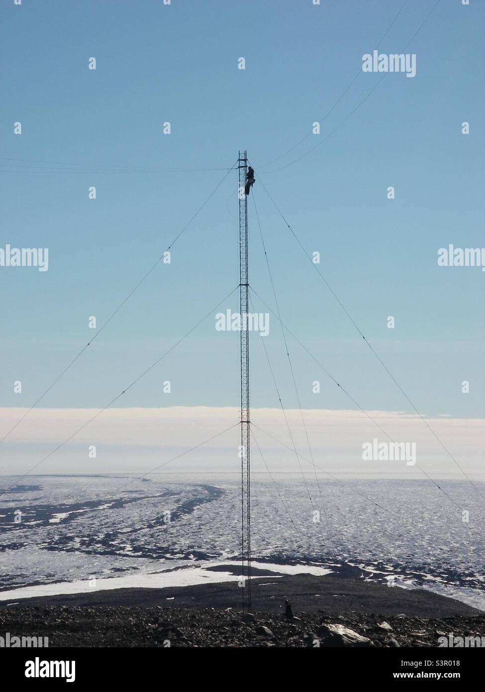 Antenna rigger hi-res stock photography and images - Alamy