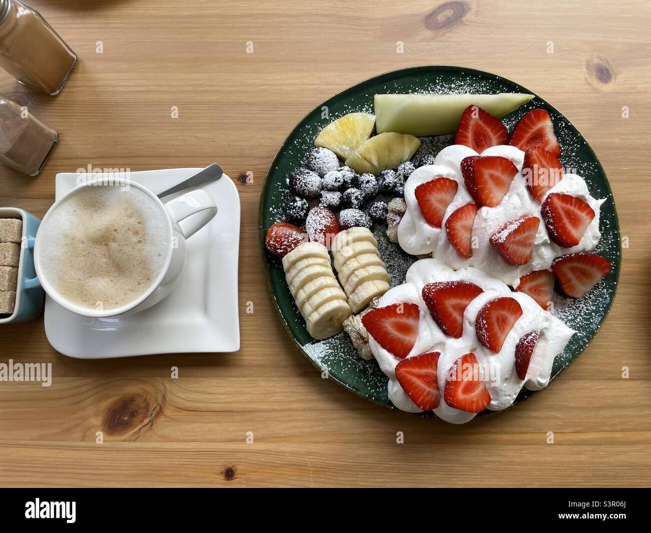 Croffle hi-res stock photography and images - Alamy