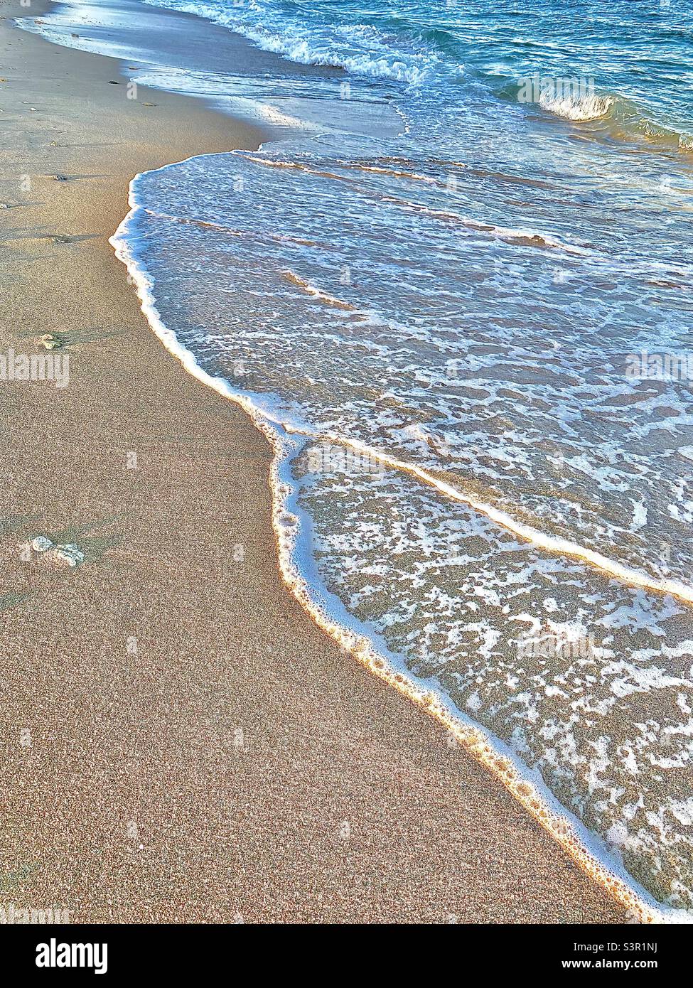 Florida vacation sand waves ocean hi-res stock photography and images ...