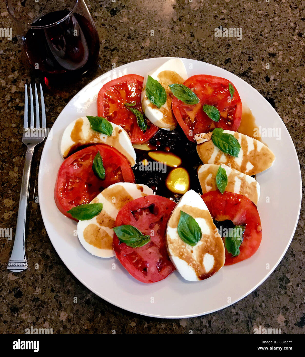 Pictures of caprese salad hi-res stock photography and images - Alamy