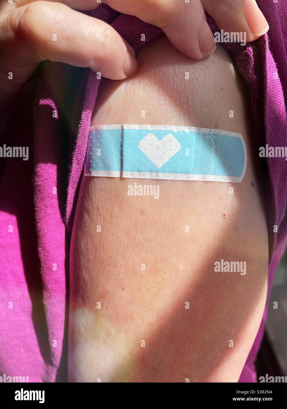 Baby arm band aid hi-res stock photography and images - Alamy