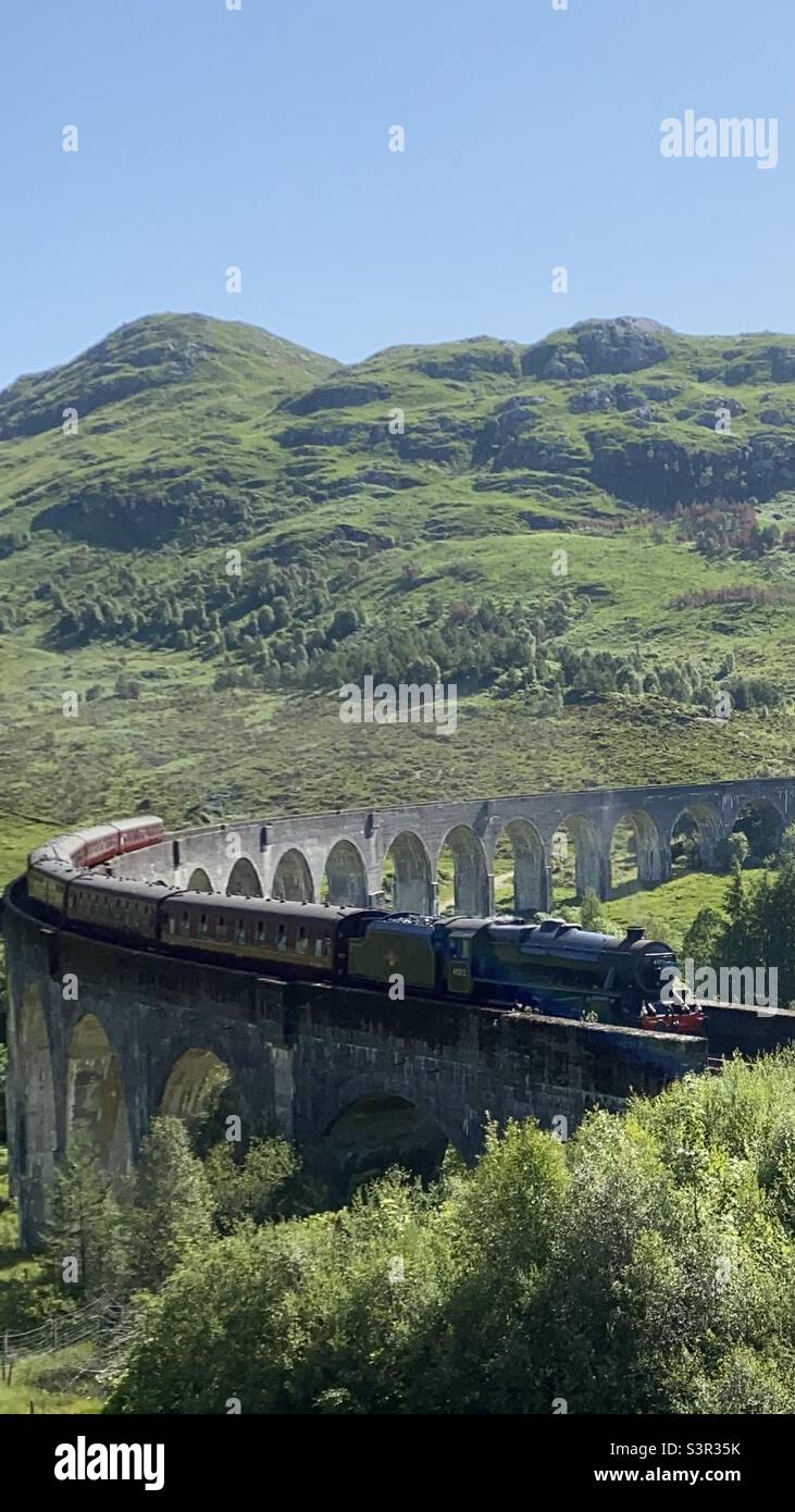 Hogwarts express glenfinnan viaduct hi-res stock photography and images ...