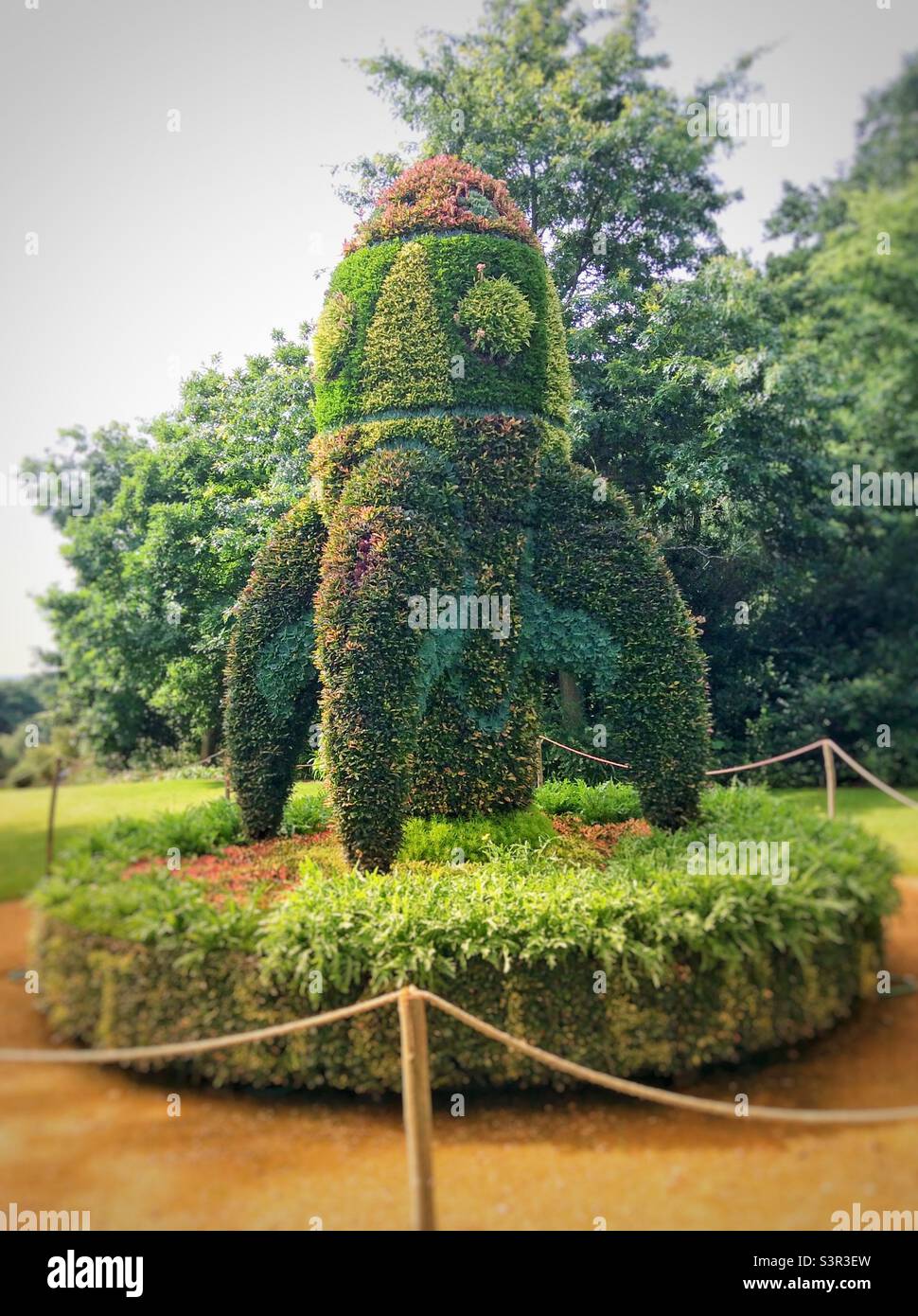 Topiary bush hi-res stock photography and images - Alamy