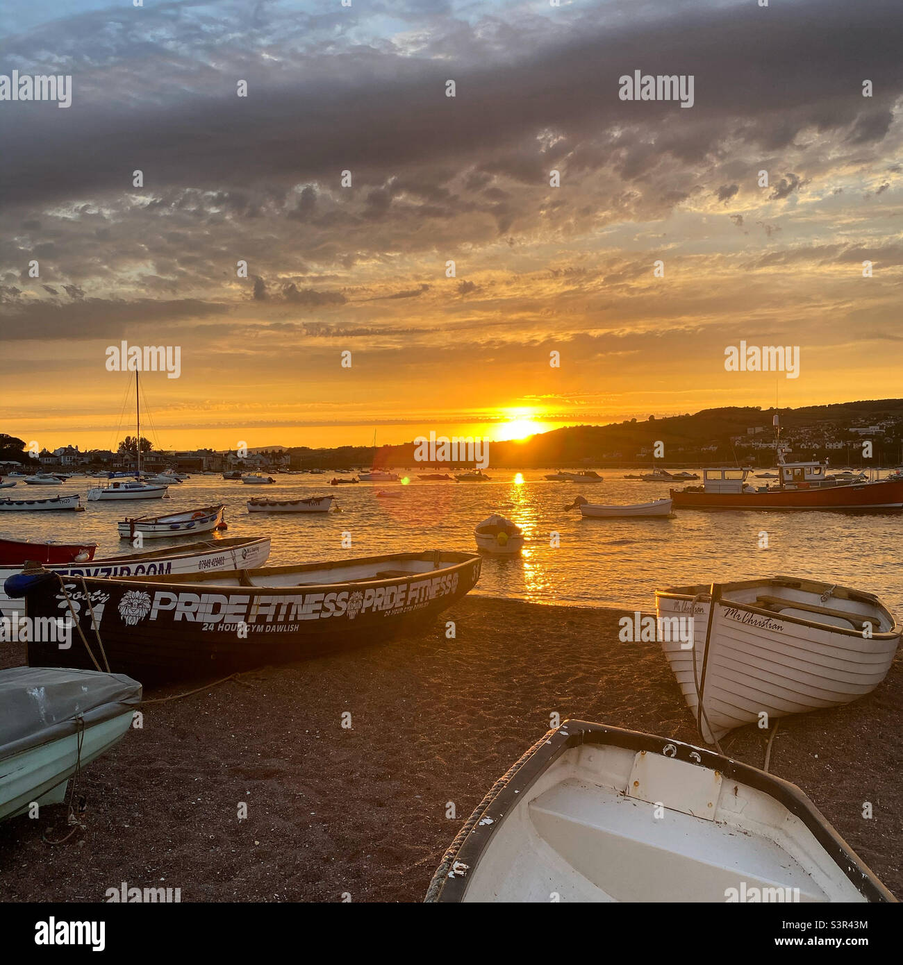 Teignmouth back beach hi-res stock photography and images - Alamy