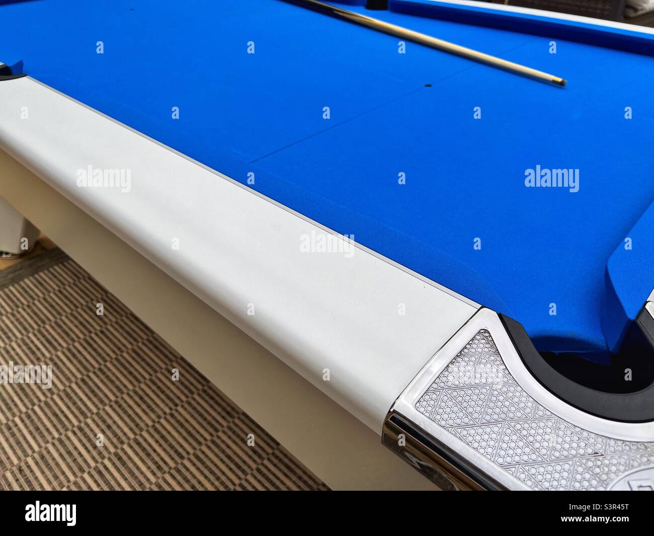 Blue billiards table hi-res stock photography and images - Alamy