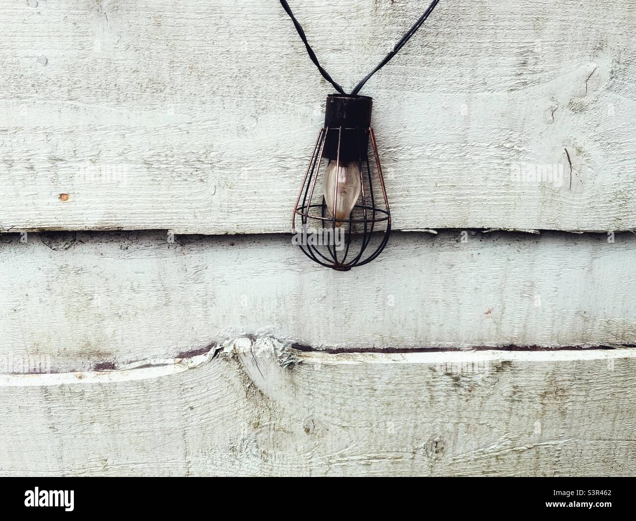 Bulb wire fence hi-res stock photography and images - Alamy