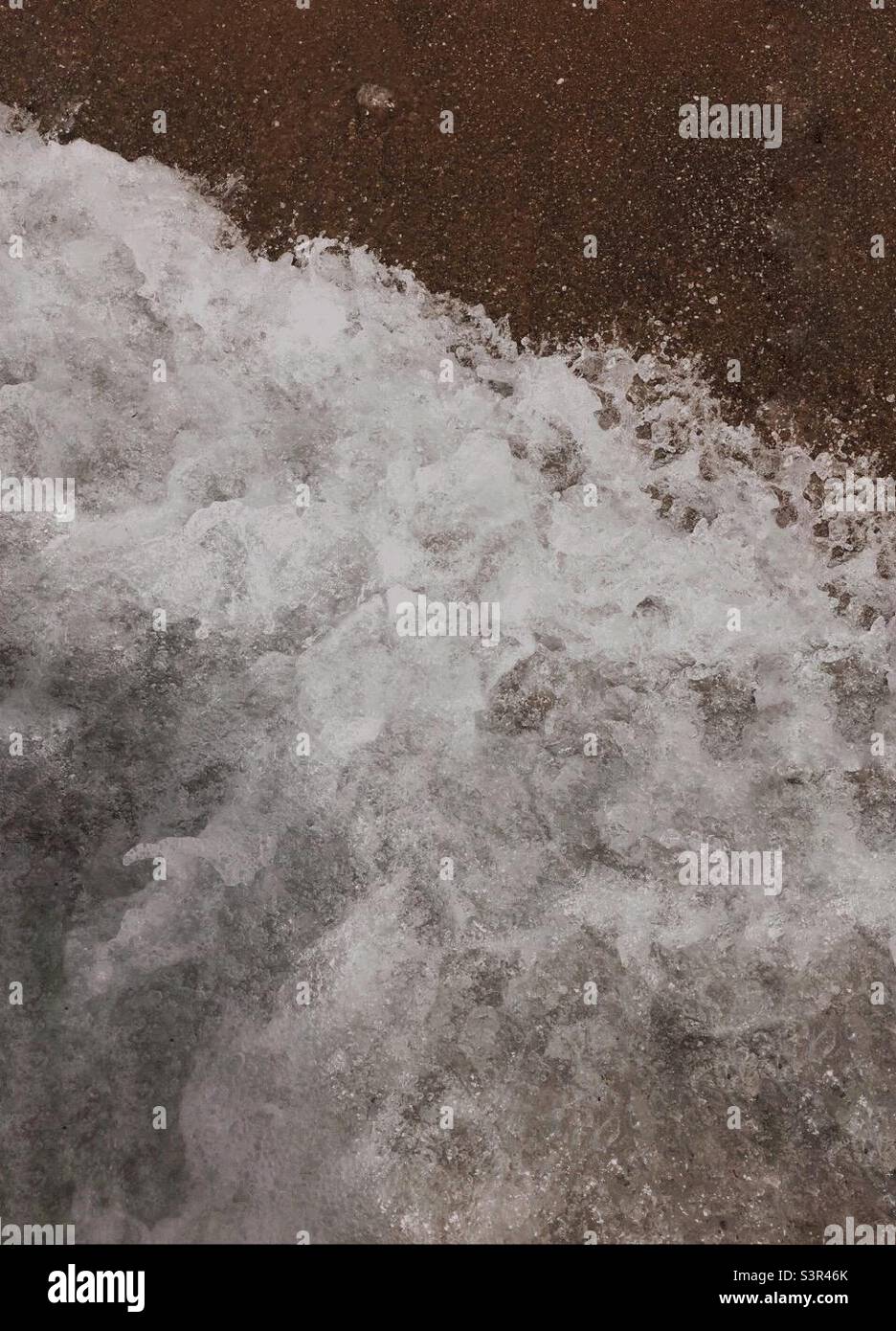 Wave hitting shore hi-res stock photography and images - Alamy