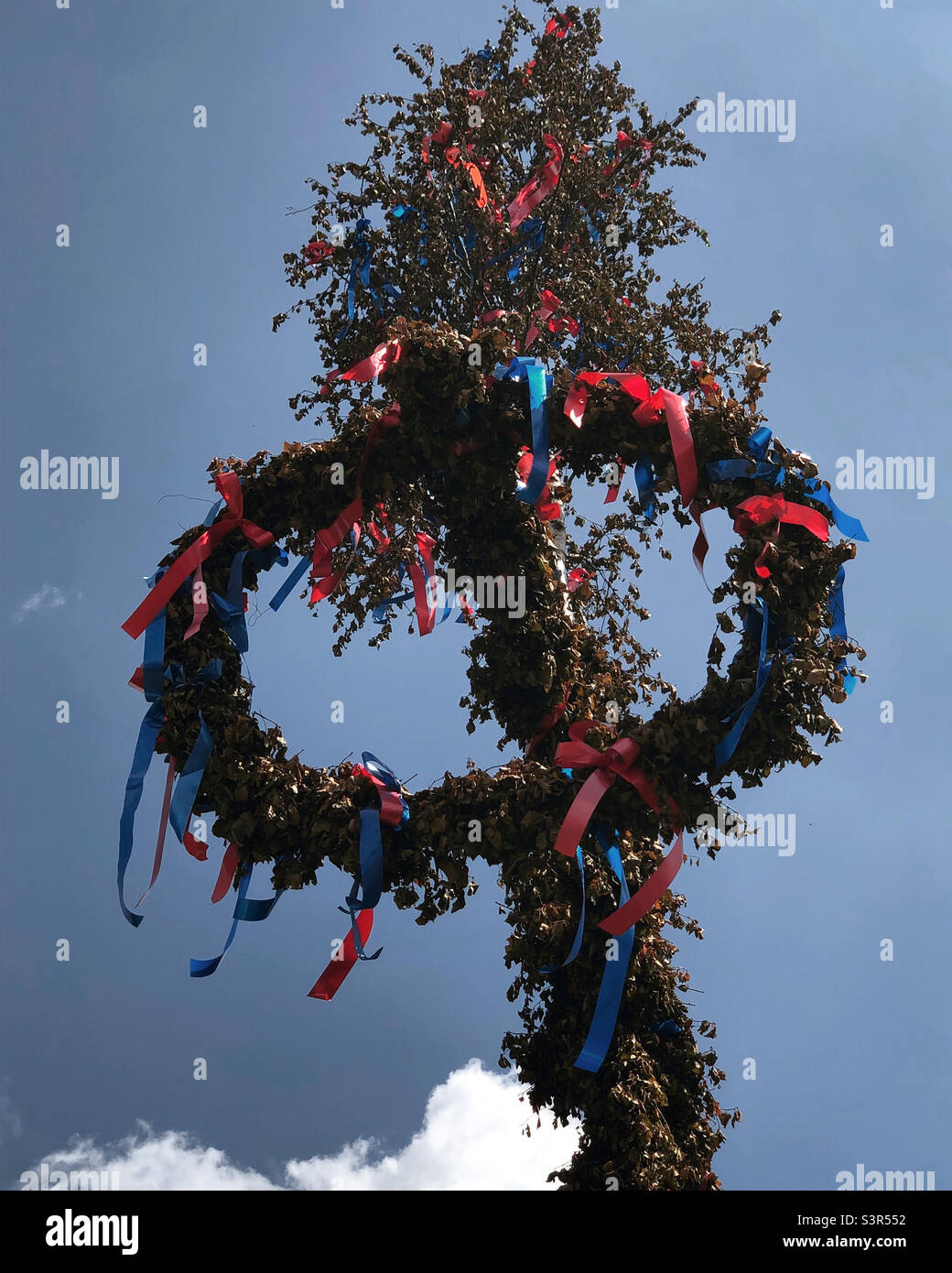 Maypole tradition hi-res stock photography and images - Alamy