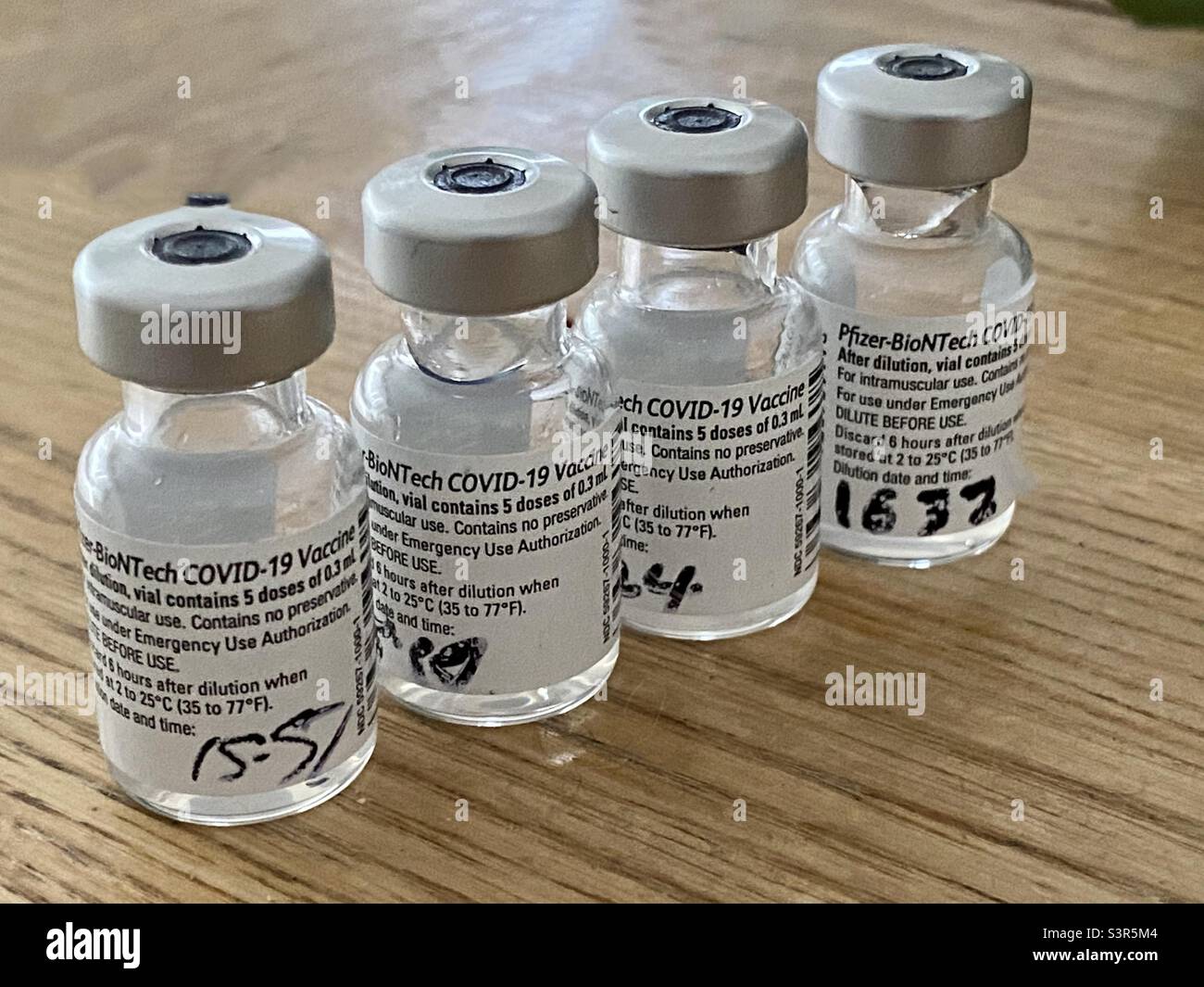 Vials pfizer biontech vaccine hi-res stock photography and images - Alamy