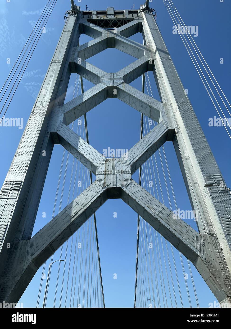 Bay truss hi-res stock photography and images - Alamy