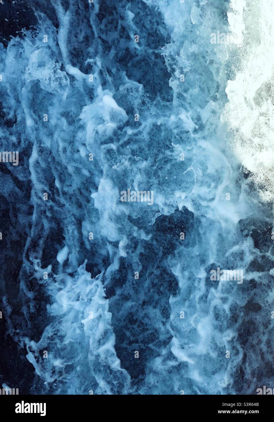 Minimal water hi-res stock photography and images - Alamy