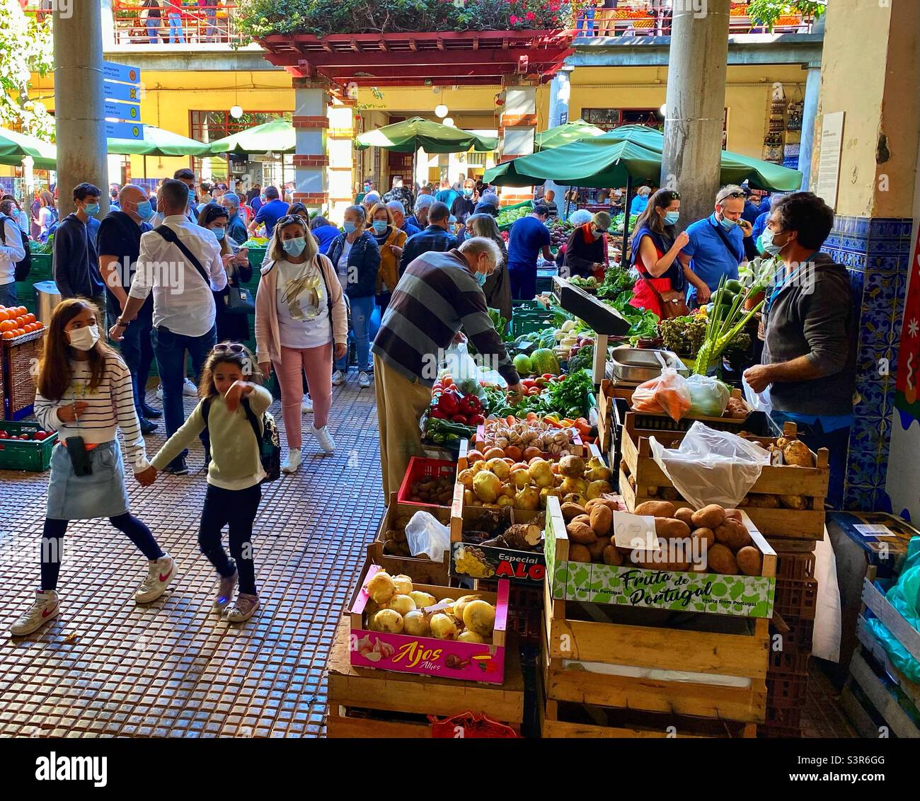 Funchal farmers market hi-res stock photography and images - Alamy