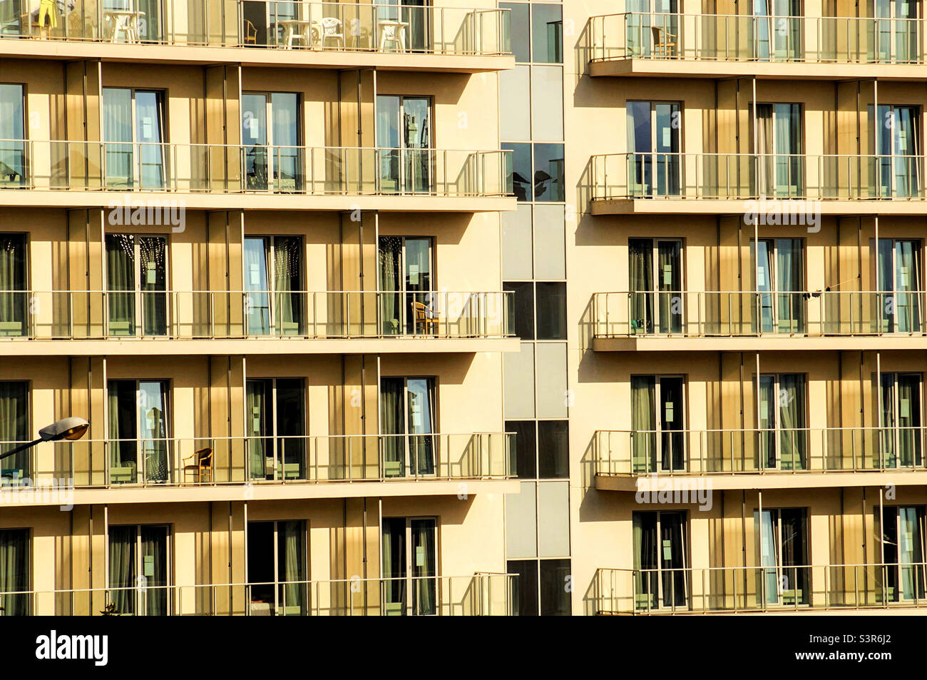 Sunlight facade hi-res stock photography and images - Alamy